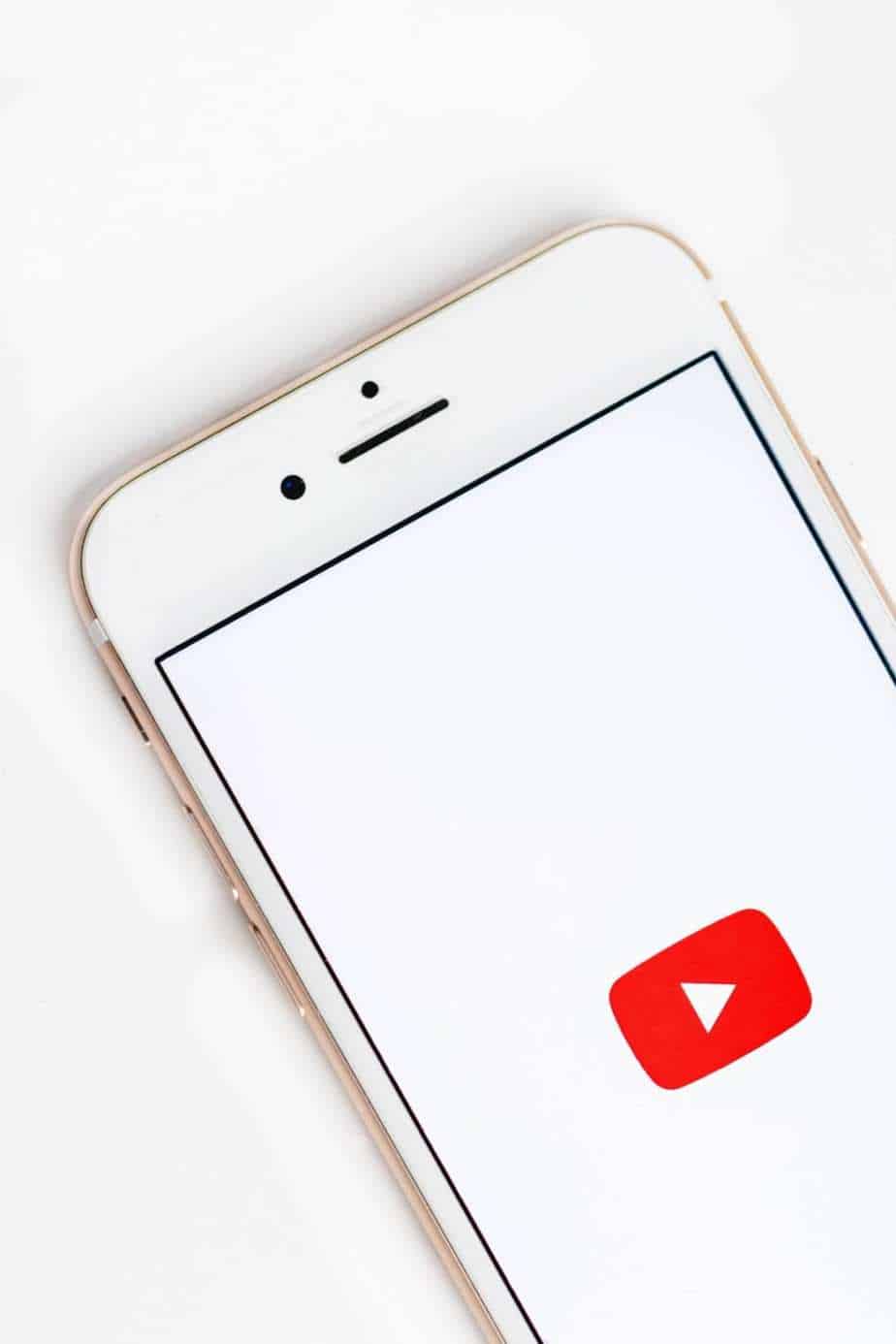 11 French Youtube Channels That Are Perfect for Beginners